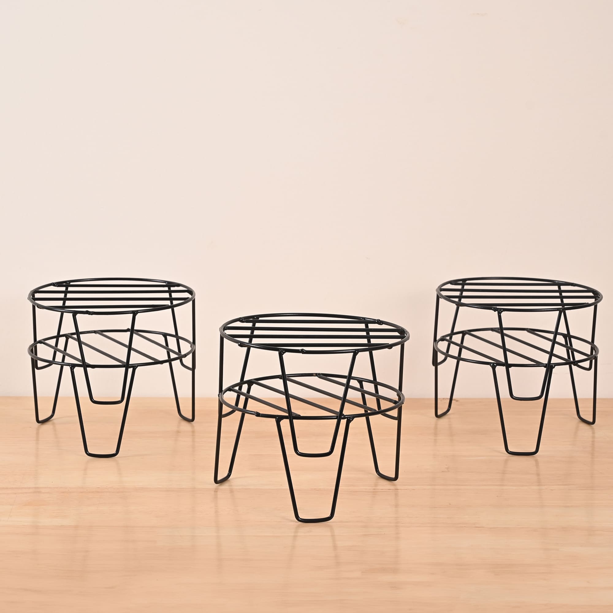 Buy Arc Round Metal Plant Stand Online | Elegant & Durable Design | Ugaoo